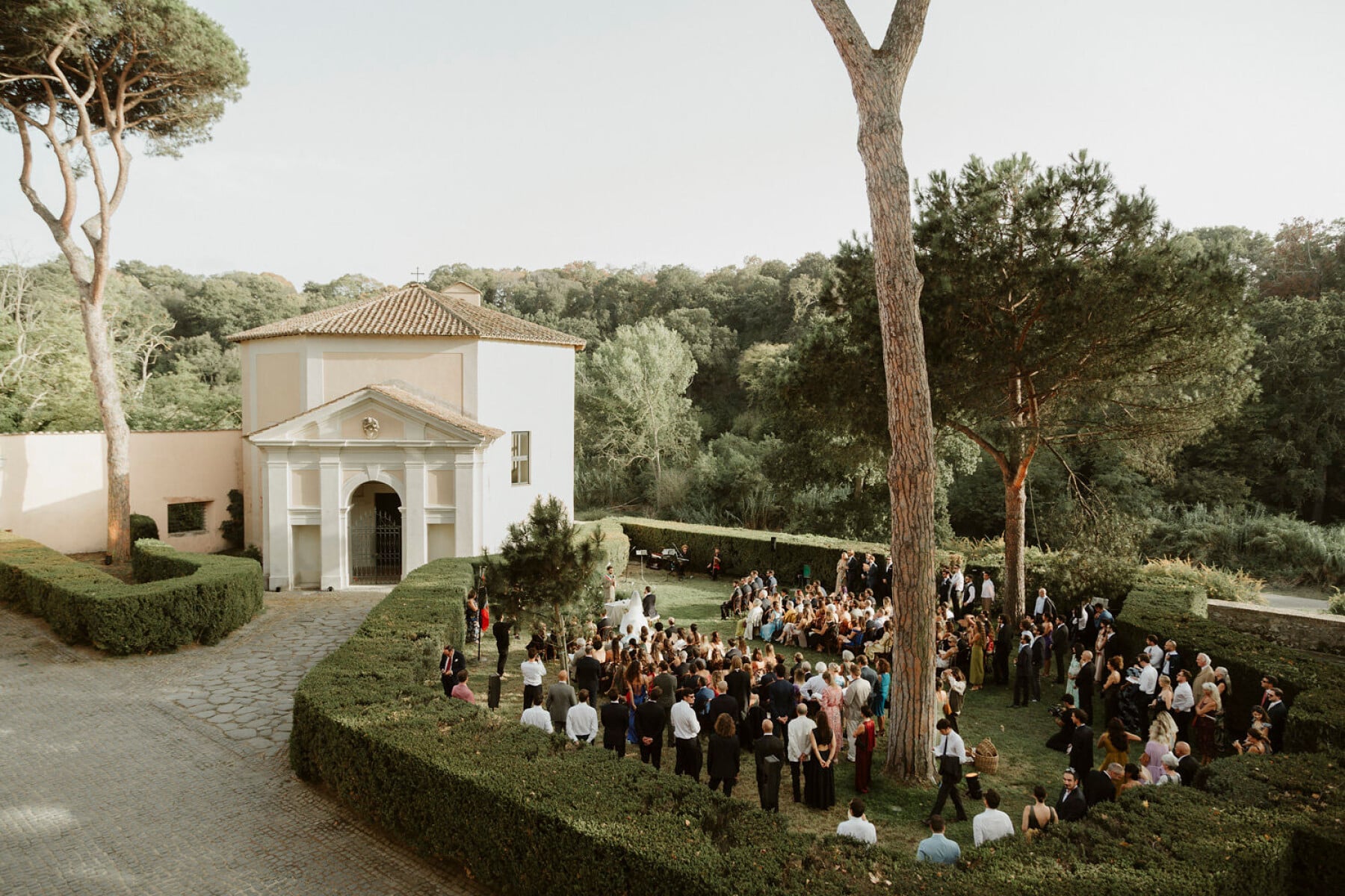 A Heartfelt & Elegant Celebration Amongst the Italian Countryside | THE WED